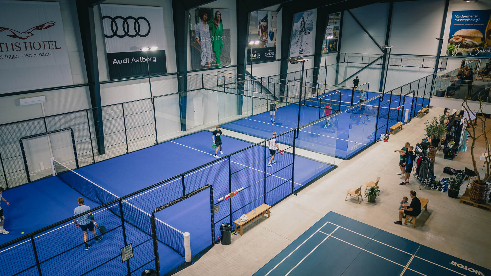 Få padel træning hos os